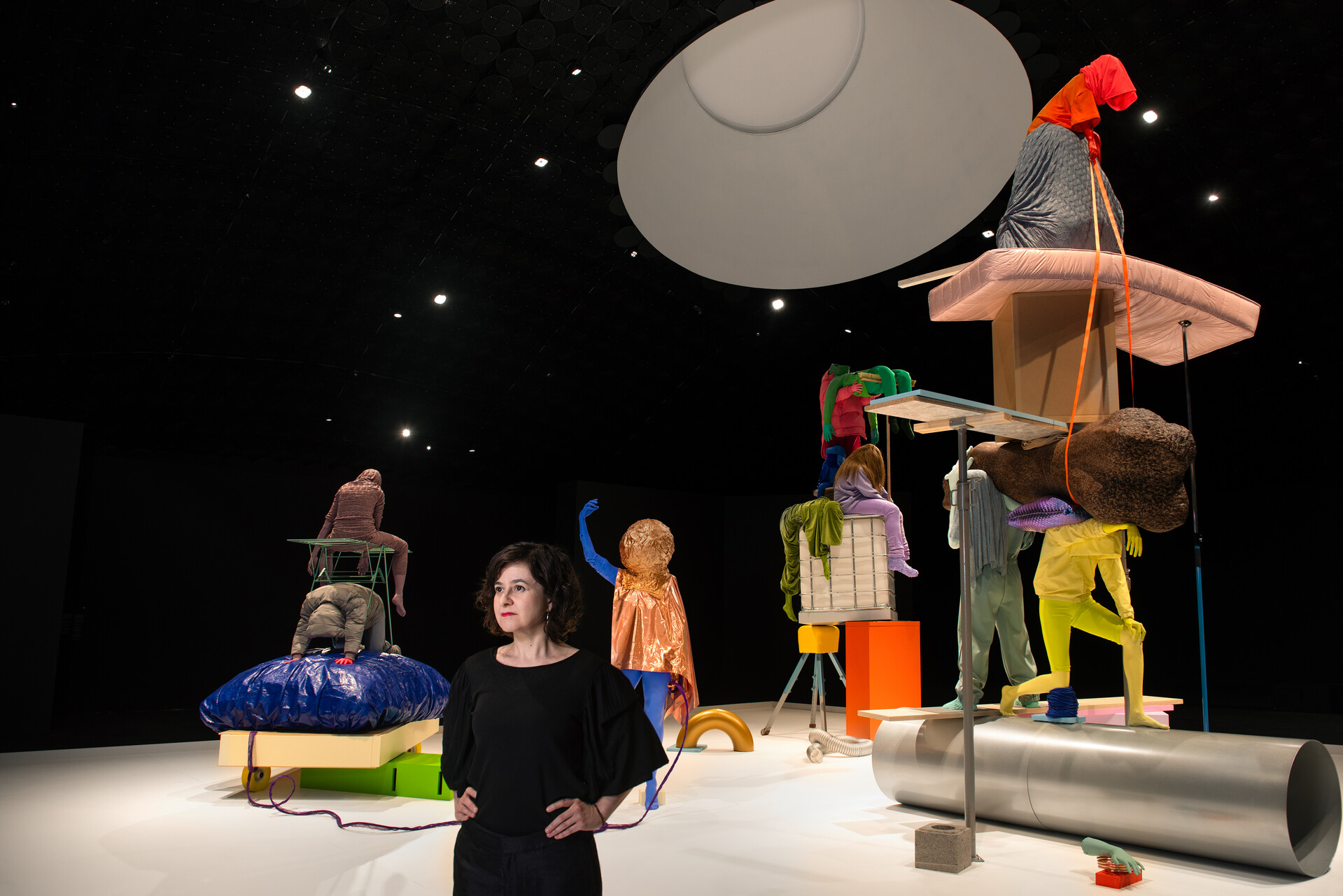 Tai­tei­li­ja­ta­paa­mi­nen: Anna Es­tar­rio­la & kriitikko Hanna Helavuori